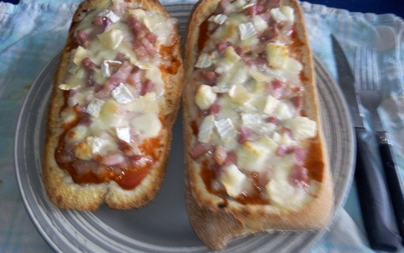 Recette Pizza pain pas chère et rapide > Cuisine Étudiant